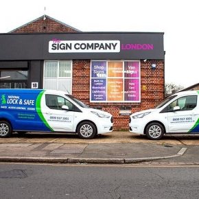 Sign Company London: Vehicle Wrap vs Traditional Advertising