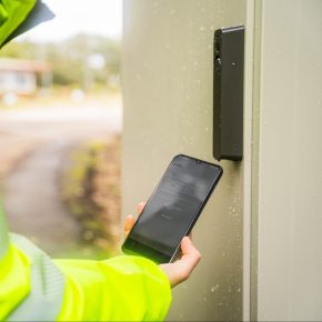 ABLOY CUMULUS Swing Handle: Keyless access solution for business ...