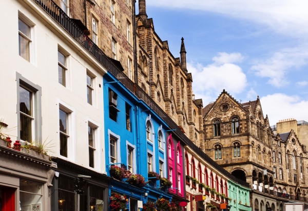 The history of the architecture of two Scottish cities