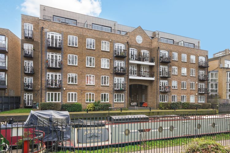 Skyline from Alumasc chosen for Empire Wharf airspace development ...