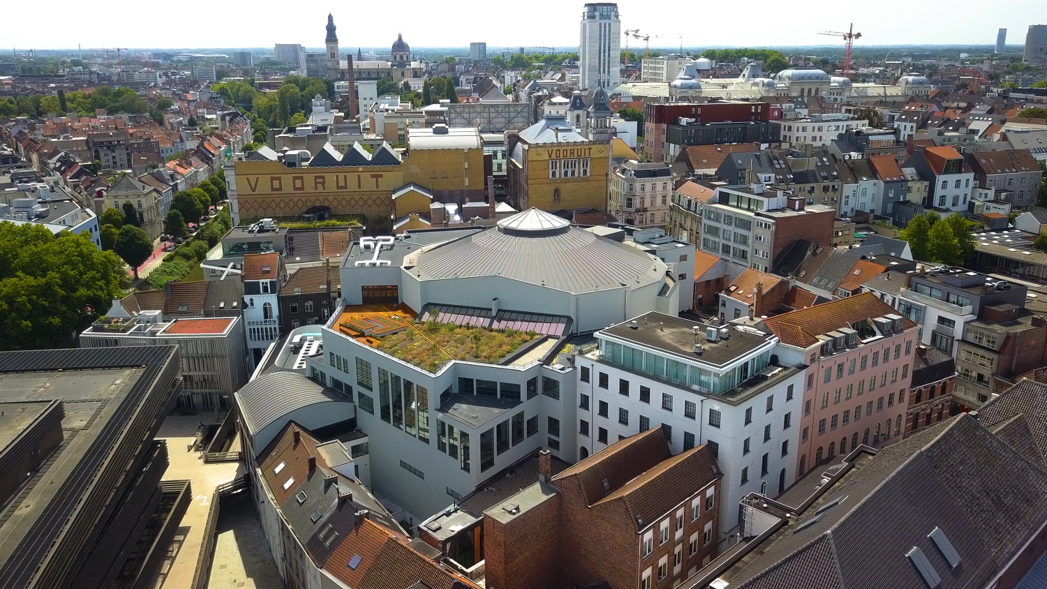 Historic Belgian building shines again thanks to RENOLIT - Buildingtalk