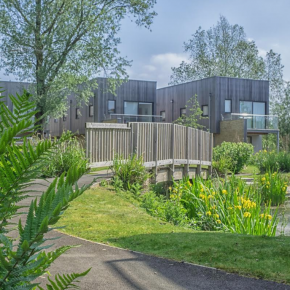 Kingspan TEK delivers forward-thinking flexibility in luxury housing ...